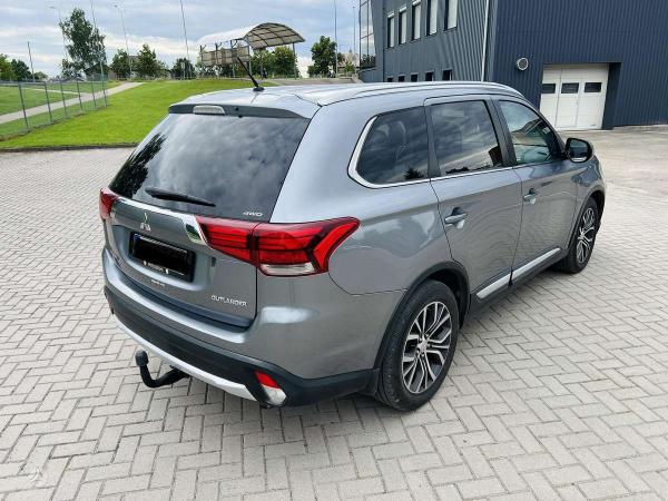Pelēks Mitsubishi Outlander 2015 Radviliškis, ar dzinēja tilpumu 2.27 L un nobraukumu 266 tūkst. km par 8950 €, foto 5 vietnē AUTOMOTO.COM.LV