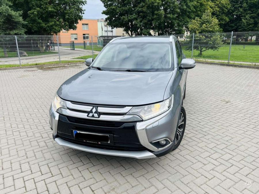 Grey Mitsubishi Outlander 2015 in Radviliskis, with an engine capacity of 2.27 L and mileage of 266 thousand km for 8950 €, photo 1 on AUTOMOTO.COM.LV