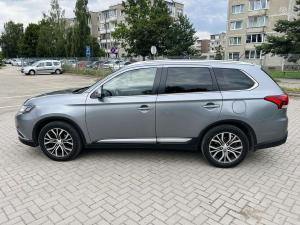 Grey Mitsubishi Outlander 2015 in Radviliskis, with an engine capacity of 2.27 L and mileage of 266 thousand km for 8950 €, photo 3 on AUTOMOTO.COM.LV
