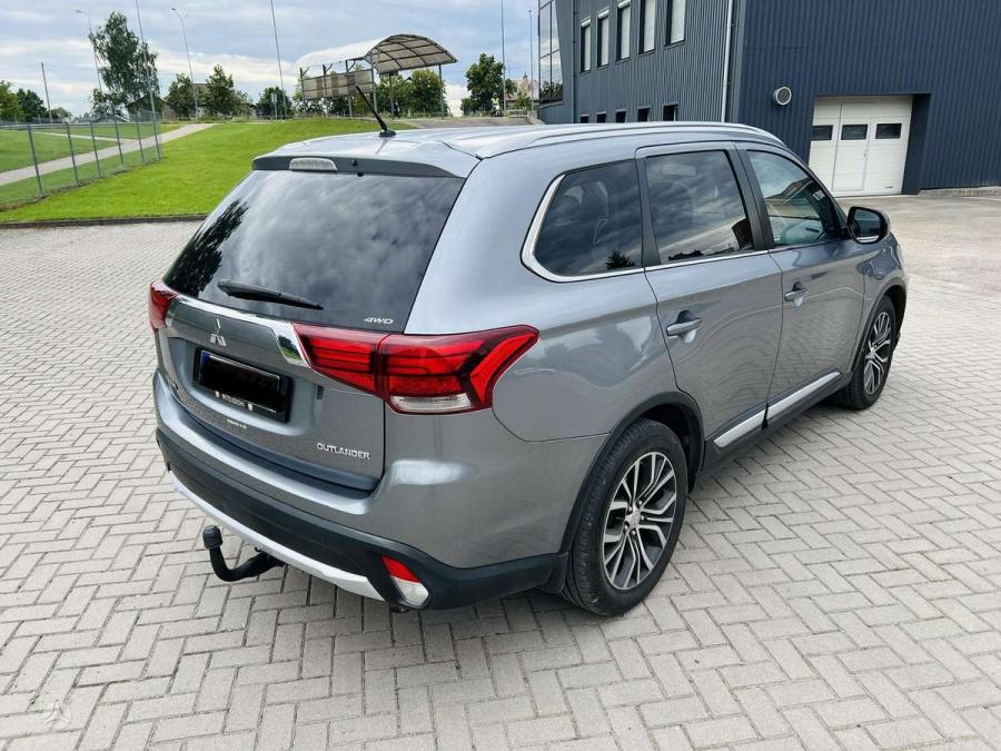 Grey Mitsubishi Outlander 2015 in Radviliskis, with an engine capacity of 2.27 L and mileage of 266 thousand km for 8950 €, photo 6 on AUTOMOTO.COM.LV