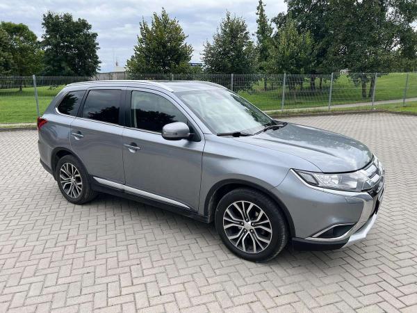 Grey Mitsubishi Outlander 2015 in Radviliskis, with an engine capacity of 2.27 L and mileage of 266 thousand km for 8950 €, photo 7 on AUTOMOTO.COM.LV