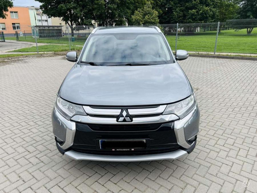 Grey Mitsubishi Outlander 2015 in Radviliskis, with an engine capacity of 2.27 L and mileage of 266 thousand km for 8950 €, photo 10 on AUTOMOTO.COM.LV