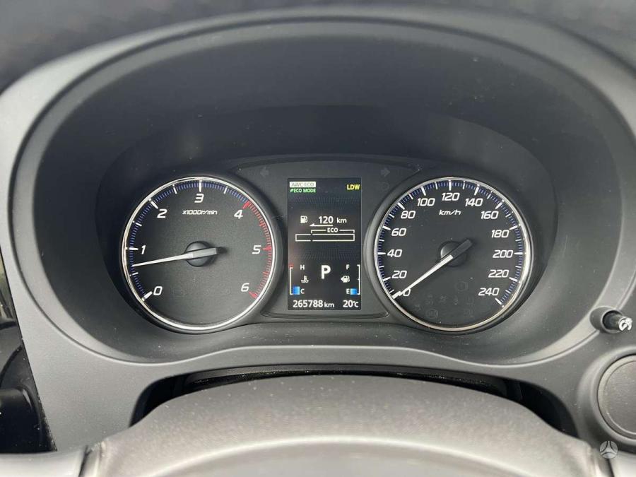 Grey Mitsubishi Outlander 2015 in Radviliskis, with an engine capacity of 2.27 L and mileage of 266 thousand km for 8950 €, photo 15 on AUTOMOTO.COM.LV