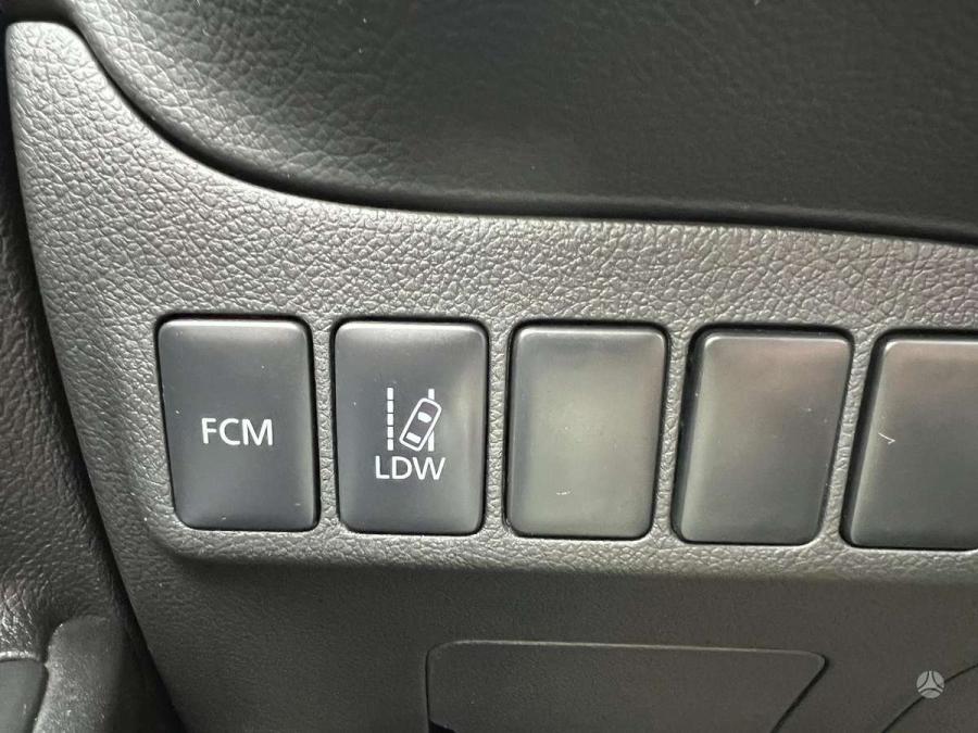 Grey Mitsubishi Outlander 2015 in Radviliskis, with an engine capacity of 2.27 L and mileage of 266 thousand km for 8950 €, photo 17 on AUTOMOTO.COM.LV