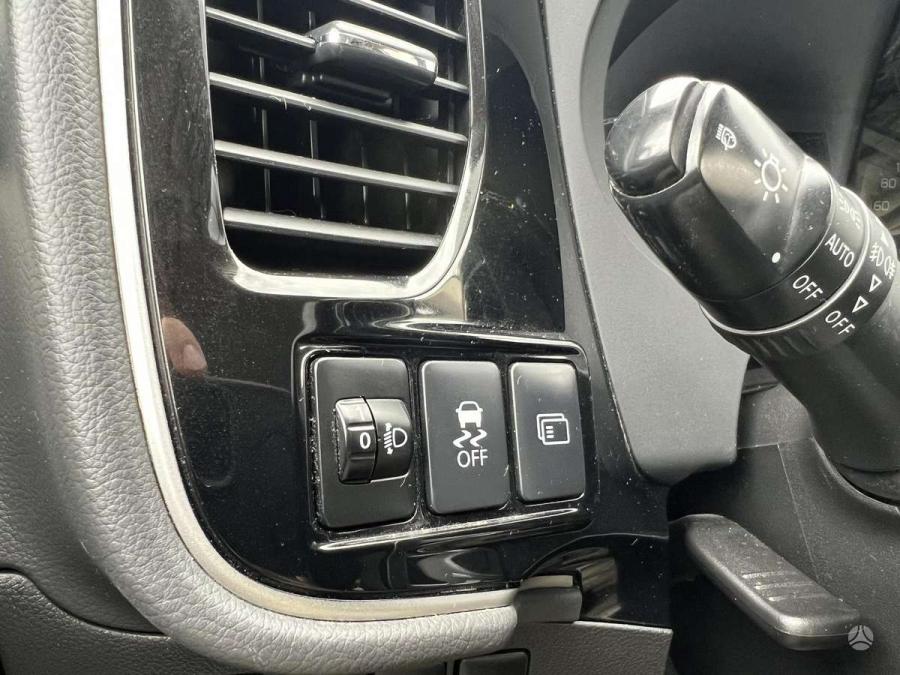 Grey Mitsubishi Outlander 2015 in Radviliskis, with an engine capacity of 2.27 L and mileage of 266 thousand km for 8950 €, photo 18 on AUTOMOTO.COM.LV