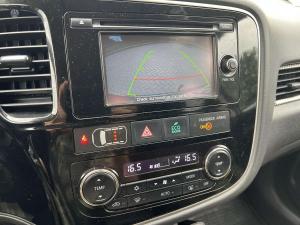 Grey Mitsubishi Outlander 2015 in Radviliskis, with an engine capacity of 2.27 L and mileage of 266 thousand km for 8950 €, photo 19 on AUTOMOTO.COM.LV