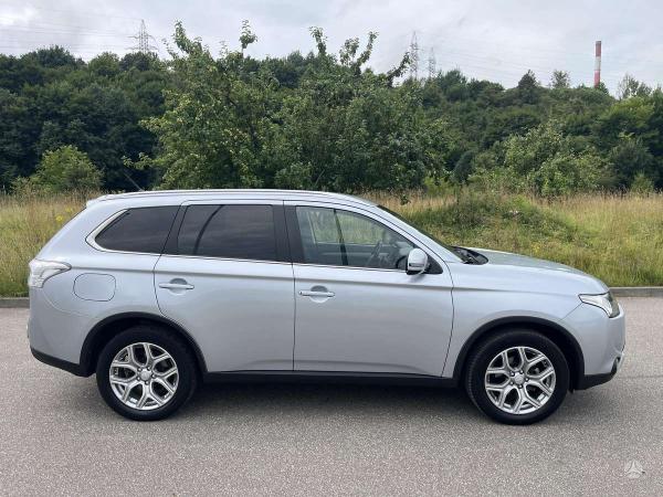 Pelēks Mitsubishi Outlander 2015 Viļņa, ar dzinēja tilpumu 2.00 L un nobraukumu 240 tūkst. km par 8950 €, foto 4 vietnē AUTOMOTO.COM.LV