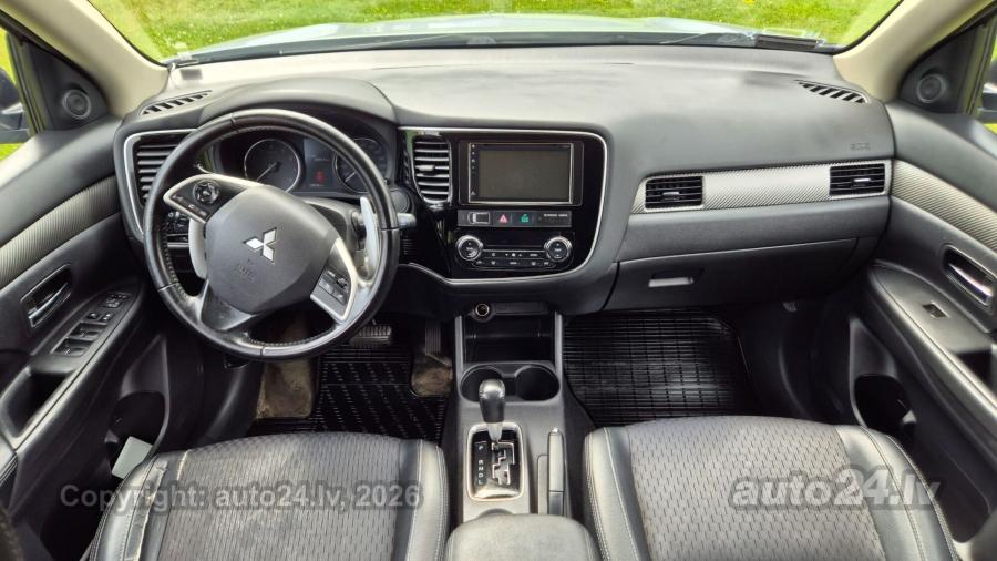Grey Mitsubishi Outlander 2015 in Tallinn, with an engine capacity of 2.00 L and mileage of 179 thousand km for 8990 €, photo 7 on AUTOMOTO.COM.LV