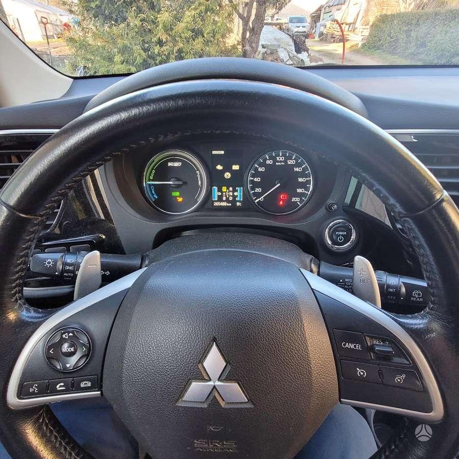 Pelēks Mitsubishi Outlander 2015 Viļņa, ar dzinēja tilpumu 2.00 L un nobraukumu 266 tūkst. km par 9300 €, foto 6 vietnē AUTOMOTO.COM.LV