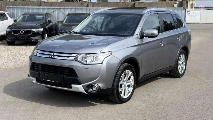 Grey Mitsubishi Outlander 2015 in Telschi, with an engine capacity of 2.27 L and mileage of 199 thousand km for 8300 €, photo 4 on AUTOMOTO.COM.LV