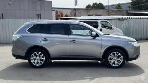 Grey Mitsubishi Outlander 2015 in Telschi, with an engine capacity of 2.27 L and mileage of 199 thousand km for 8300 €, photo 8 on AUTOMOTO.COM.LV