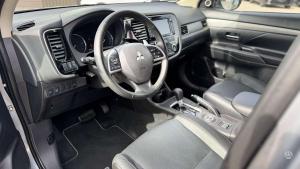Grey Mitsubishi Outlander 2015 in Telschi, with an engine capacity of 2.27 L and mileage of 199 thousand km for 8300 €, photo 9 on AUTOMOTO.COM.LV