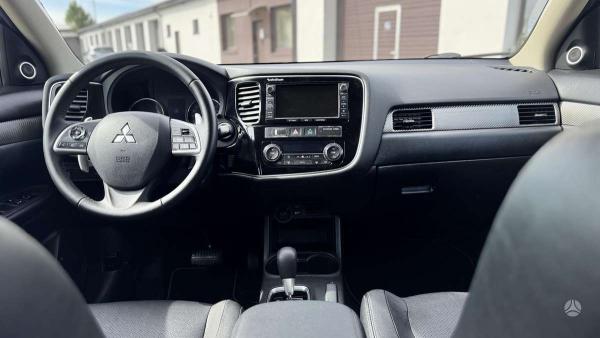 Серый Мицубиси Аутлендер 2015 в Тельшяй, объемом двигателя 2.27 л и пробегом 199 тыс. км за 8300 €, фото 11 на AUTOMOTO.COM.LV