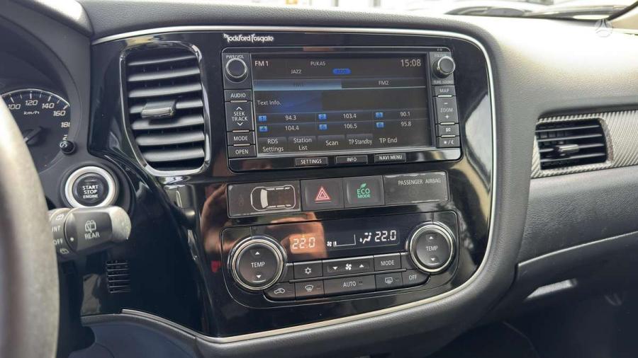 Grey Mitsubishi Outlander 2015 in Telschi, with an engine capacity of 2.27 L and mileage of 199 thousand km for 8300 €, photo 18 on AUTOMOTO.COM.LV