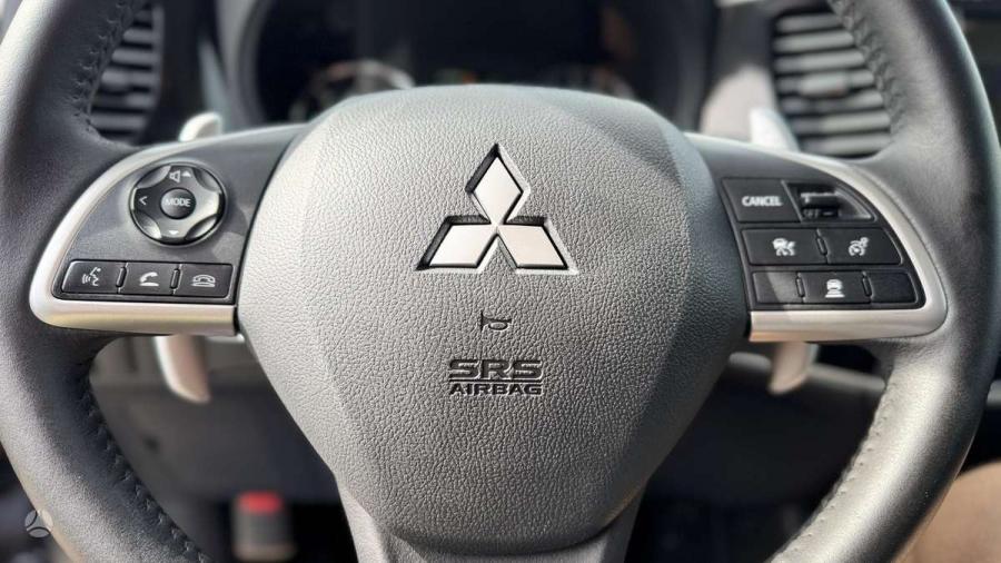Grey Mitsubishi Outlander 2015 in Telschi, with an engine capacity of 2.27 L and mileage of 199 thousand km for 8300 €, photo 22 on AUTOMOTO.COM.LV