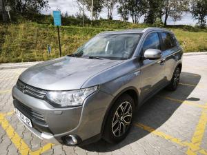 Pelēks Mitsubishi Outlander 2015 Viļņa, ar dzinēja tilpumu 2.00 L un nobraukumu 241 tūkst. km par 8300 €, foto  vietnē AUTOMOTO.COM.LV
