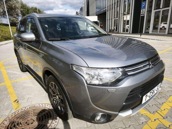 Pelēks Mitsubishi Outlander 2015 Viļņa, ar dzinēja tilpumu 2.00 L un nobraukumu 241 tūkst. km par 8300 €, foto 5 vietnē AUTOMOTO.COM.LV