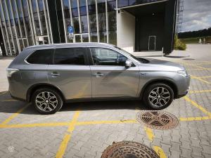 Grey Mitsubishi Outlander 2015 in Vilnius, with an engine capacity of 2.00 L and mileage of 241 thousand km for 8300 €, photo 6 on AUTOMOTO.COM.LV