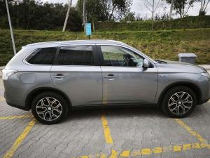 Grey Mitsubishi Outlander 2015 in Vilnius, with an engine capacity of 2.00 L and mileage of 241 thousand km for 8300 €, photo 8 on AUTOMOTO.COM.LV
