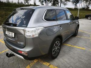 Grey Mitsubishi Outlander 2015 in Vilnius, with an engine capacity of 2.00 L and mileage of 241 thousand km for 8300 €, photo 12 on AUTOMOTO.COM.LV