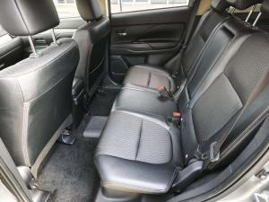Grey Mitsubishi Outlander 2015 in Vilnius, with an engine capacity of 2.00 L and mileage of 241 thousand km for 8300 €, photo 16 on AUTOMOTO.COM.LV