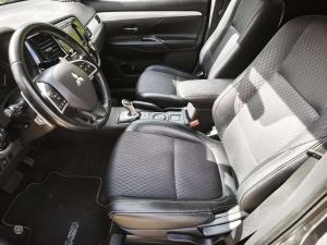 Grey Mitsubishi Outlander 2015 in Vilnius, with an engine capacity of 2.00 L and mileage of 241 thousand km for 8300 €, photo 18 on AUTOMOTO.COM.LV