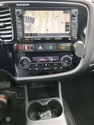 Grey Mitsubishi Outlander 2015 in Vilnius, with an engine capacity of 2.00 L and mileage of 241 thousand km for 8300 €, photo 20 on AUTOMOTO.COM.LV