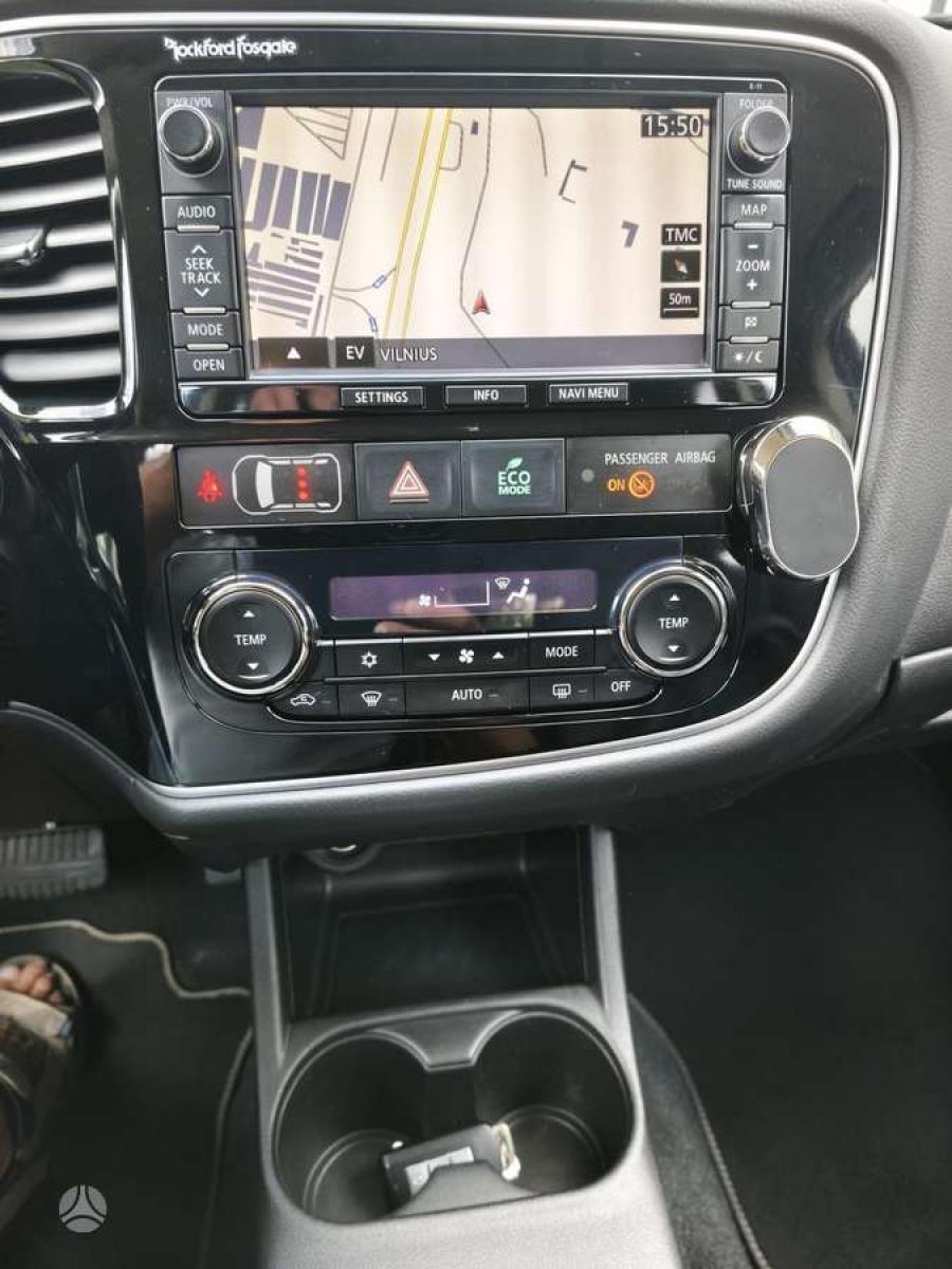 Grey Mitsubishi Outlander 2015 in Vilnius, with an engine capacity of 2.00 L and mileage of 241 thousand km for 8300 €, photo 20 on AUTOMOTO.COM.LV
