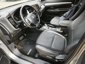 Grey Mitsubishi Outlander 2015 in Vilnius, with an engine capacity of 2.00 L and mileage of 241 thousand km for 8300 €, photo 22 on AUTOMOTO.COM.LV