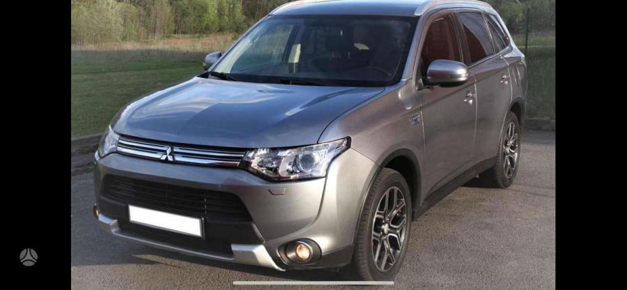 Pelēks Mitsubishi Outlander 2015 Viļņa, ar dzinēja tilpumu 2.00 L un nobraukumu 241 tūkst. km par 7500 €, foto 3 vietnē AUTOMOTO.COM.LV