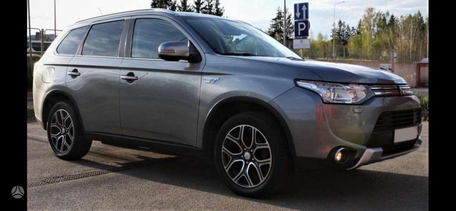 Pelēks Mitsubishi Outlander 2015 Viļņa, ar dzinēja tilpumu 2.00 L un nobraukumu 241 tūkst. km par 7500 €, foto 6 vietnē AUTOMOTO.COM.LV