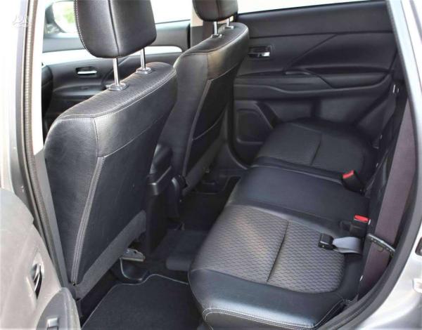Grey Mitsubishi Outlander 2015 in Vilnius, with an engine capacity of 2.00 L and mileage of 241 thousand km for 7500 €, photo 9 on AUTOMOTO.COM.LV