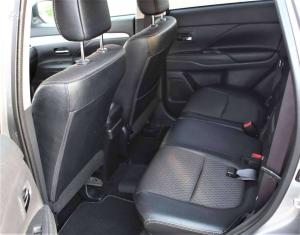 Pelēks Mitsubishi Outlander 2015 Viļņa, ar dzinēja tilpumu 2.00 L un nobraukumu 241 tūkst. km par 7500 €, foto 9 vietnē AUTOMOTO.COM.LV