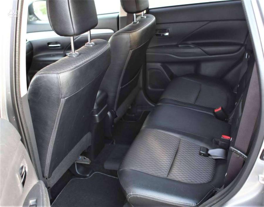 Pelēks Mitsubishi Outlander 2015 Viļņa, ar dzinēja tilpumu 2.00 L un nobraukumu 241 tūkst. km par 7500 €, foto 9 vietnē AUTOMOTO.COM.LV