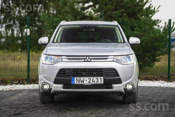 Pelēks Mitsubishi Outlander 2015 Rīga, ar dzinēja tilpumu 2.30 L un nobraukumu 314 tūkst. km par 7490 €, foto 3 vietnē AUTOMOTO.COM.LV