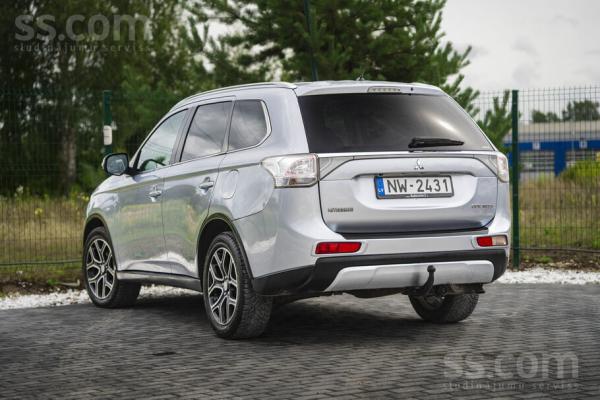 Pelēks Mitsubishi Outlander 2015 Rīga, ar dzinēja tilpumu 2.30 L un nobraukumu 314 tūkst. km par 7490 €, foto 5 vietnē AUTOMOTO.COM.LV