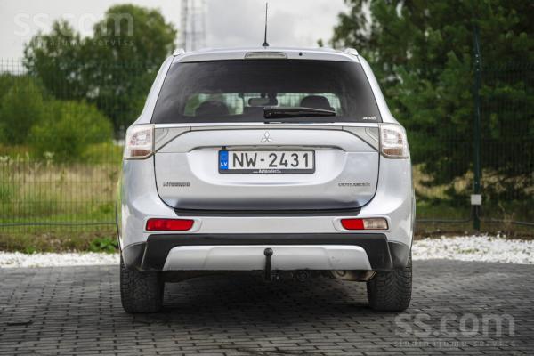 Pelēks Mitsubishi Outlander 2015 Rīga, ar dzinēja tilpumu 2.30 L un nobraukumu 314 tūkst. km par 7490 €, foto 6 vietnē AUTOMOTO.COM.LV