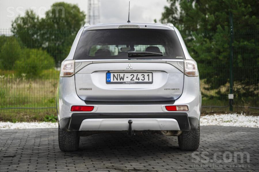 Pelēks Mitsubishi Outlander 2015 Rīga, ar dzinēja tilpumu 2.30 L un nobraukumu 314 tūkst. km par 7490 €, foto 6 vietnē AUTOMOTO.COM.LV