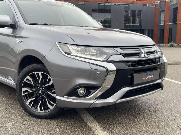 Pelēks Mitsubishi Outlander 2015 Viļņa, ar dzinēja tilpumu 2.00 L un nobraukumu 200 tūkst. km par 11300 €, foto 1 vietnē AUTOMOTO.COM.LV