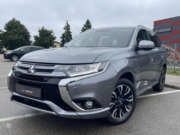 Pelēks Mitsubishi Outlander 2015 Viļņa, ar dzinēja tilpumu 2.00 L un nobraukumu 200 tūkst. km par 11300 €, foto 5 vietnē AUTOMOTO.COM.LV