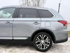 Grey Mitsubishi Outlander 2016 in Siauliai, with an engine capacity of 2.27 L and mileage of 238 thousand km for 12550 €, photo 12 on AUTOMOTO.COM.LV