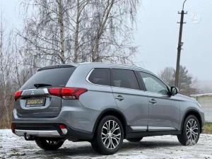 Pelēks Mitsubishi Outlander 2016 Šauļi, ar dzinēja tilpumu 2.27 L un nobraukumu 238 tūkst. km par 12550 €, foto 4 vietnē AUTOMOTO.COM.LV