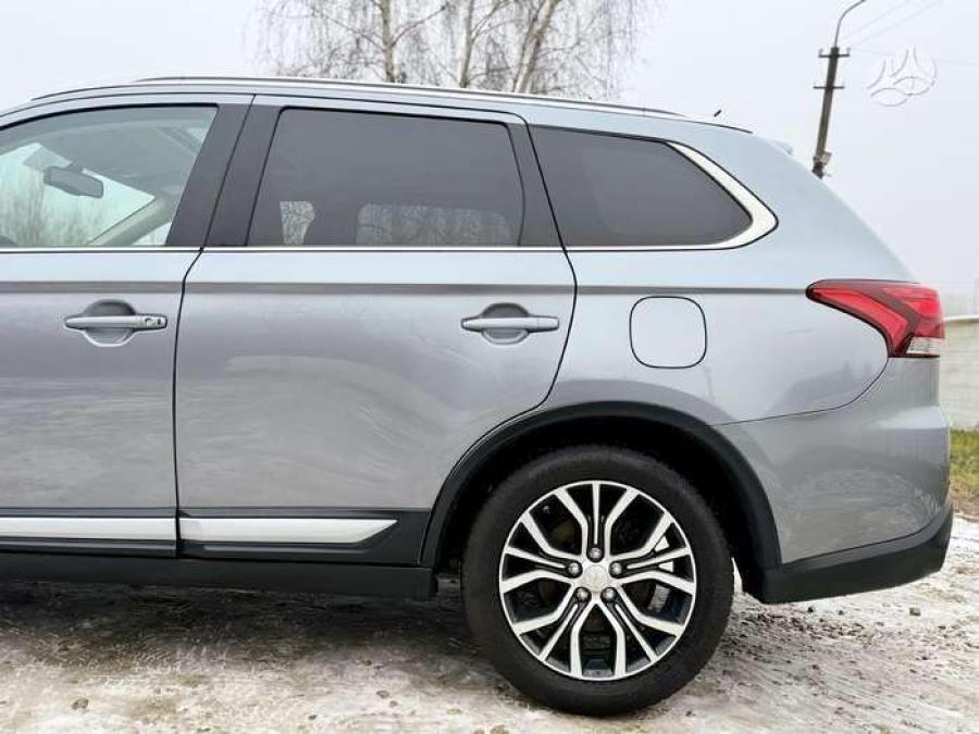 Pelēks Mitsubishi Outlander 2016 Šauļi, ar dzinēja tilpumu 2.27 L un nobraukumu 238 tūkst. km par 12550 €, foto 12 vietnē AUTOMOTO.COM.LV
