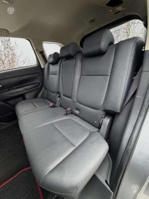 Pelēks Mitsubishi Outlander 2016 Šauļi, ar dzinēja tilpumu 2.27 L un nobraukumu 238 tūkst. km par 12550 €, foto 26 vietnē AUTOMOTO.COM.LV