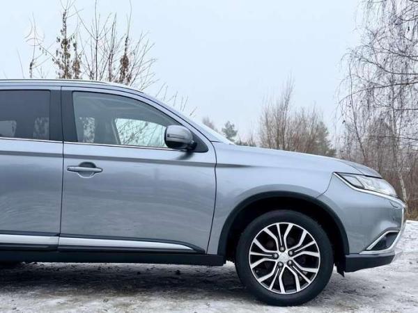 Pelēks Mitsubishi Outlander 2016 Šauļi, ar dzinēja tilpumu 2.27 L un nobraukumu 238 tūkst. km par 12550 €, foto 10 vietnē AUTOMOTO.COM.LV