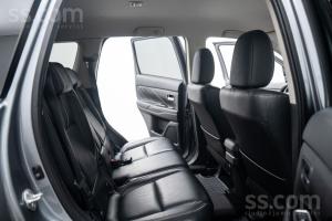 Pelēks Mitsubishi Outlander 2016 Tallina, ar dzinēja tilpumu 2.00 L un nobraukumu 183 tūkst. km par 13499 €, foto 9 vietnē AUTOMOTO.COM.LV