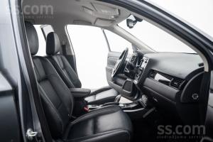 Pelēks Mitsubishi Outlander 2016 Tallina, ar dzinēja tilpumu 2.00 L un nobraukumu 183 tūkst. km par 13499 €, foto 10 vietnē AUTOMOTO.COM.LV