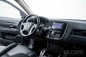 Pelēks Mitsubishi Outlander 2016 Tallina, ar dzinēja tilpumu 2.00 L un nobraukumu 183 tūkst. km par 13499 €, foto 11 vietnē AUTOMOTO.COM.LV