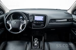 Pelēks Mitsubishi Outlander 2016 Tallina, ar dzinēja tilpumu 2.00 L un nobraukumu 183 tūkst. km par 13499 €, foto 12 vietnē AUTOMOTO.COM.LV