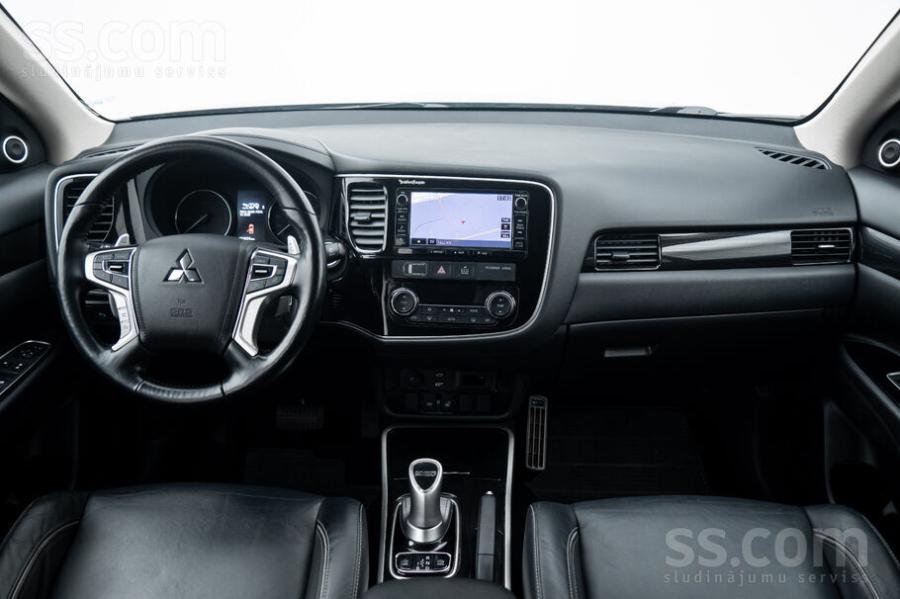 Pelēks Mitsubishi Outlander 2016 Tallina, ar dzinēja tilpumu 2.00 L un nobraukumu 183 tūkst. km par 13499 €, foto 12 vietnē AUTOMOTO.COM.LV